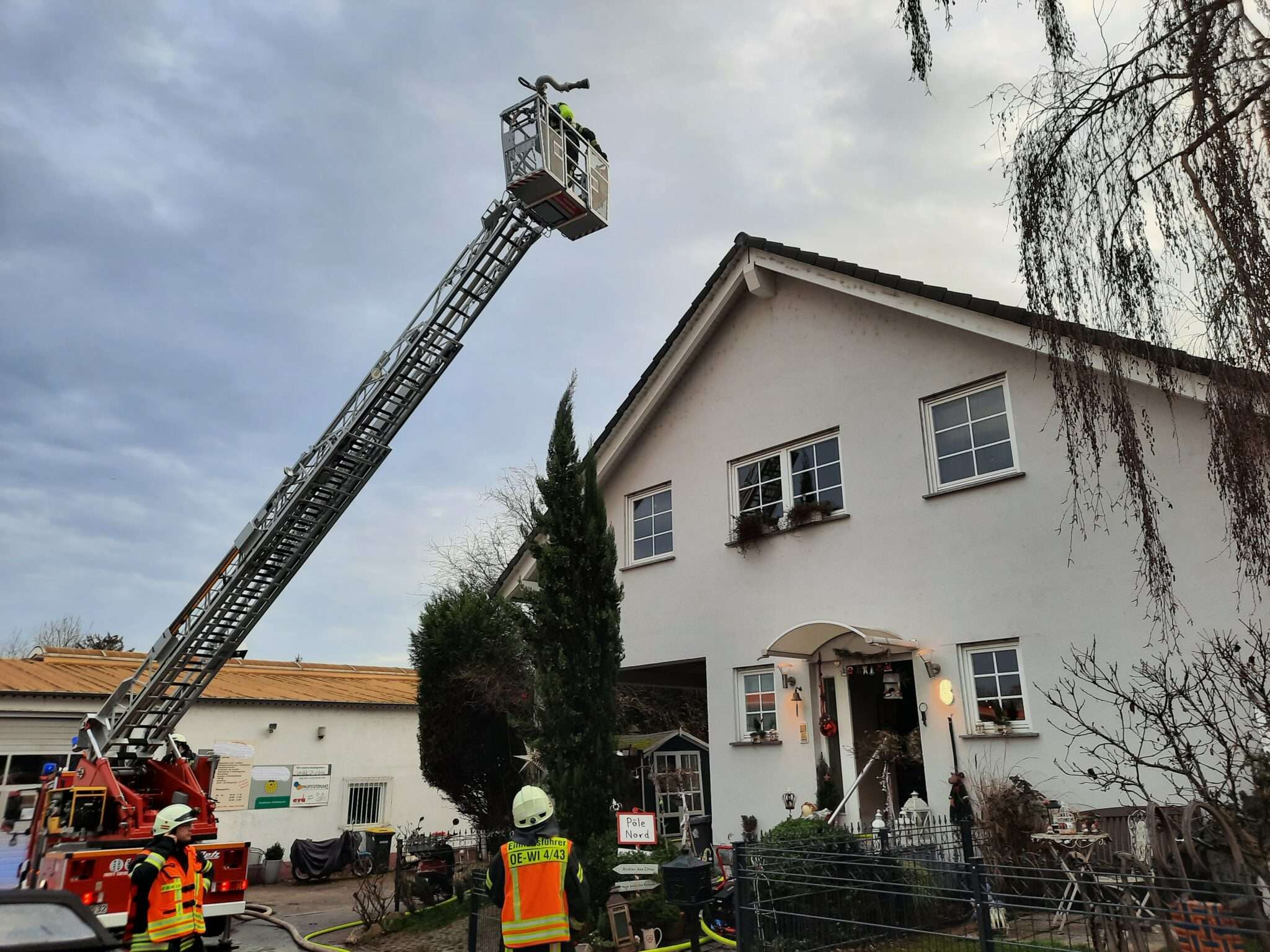 Hoher Sachschaden nach Dachstuhlbrand bei Oestrich-Winkel