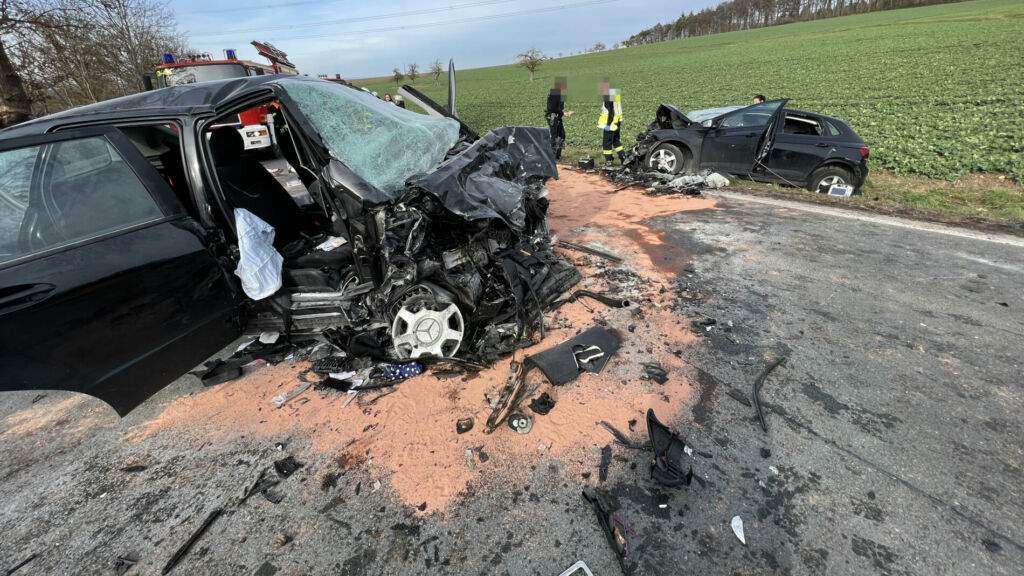Tragischer Unfall: Drei Tote bei schwerem Frontalzusammenstoß auf der B417