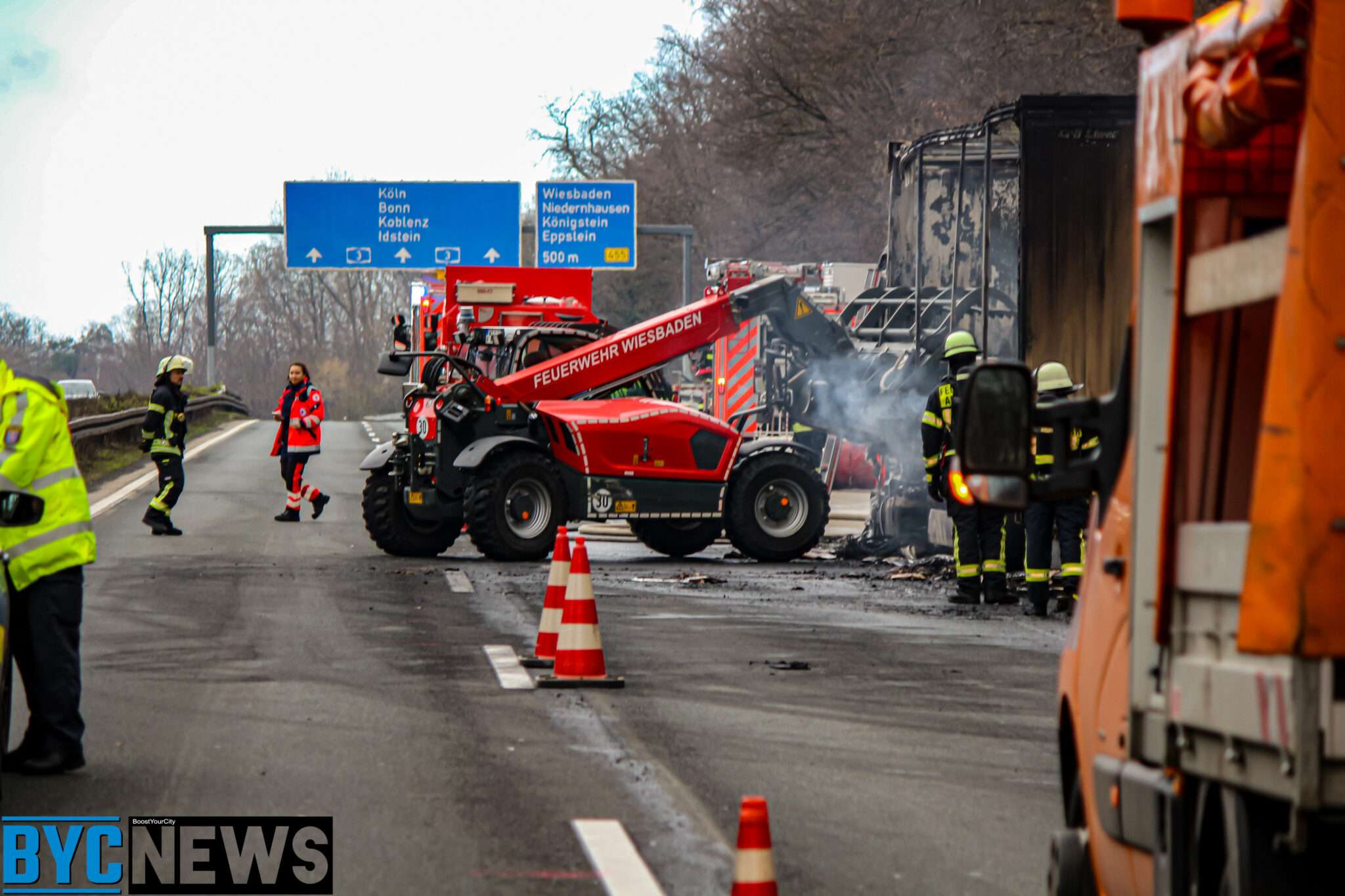 Feuerwehreinsatz auf der A3: Brennender LKW sorgt für Vollsperrung und ...